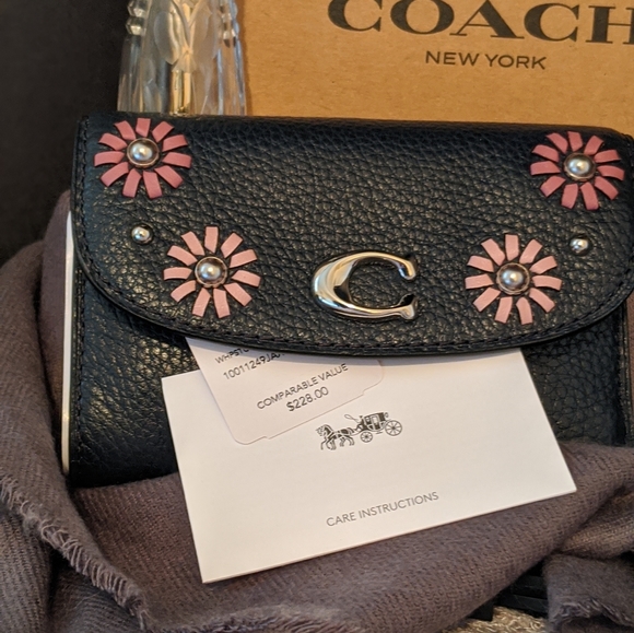 Coach | Bags | Nwt Coach Remi Envelope Wallet W Daisy Applique | Poshmark
